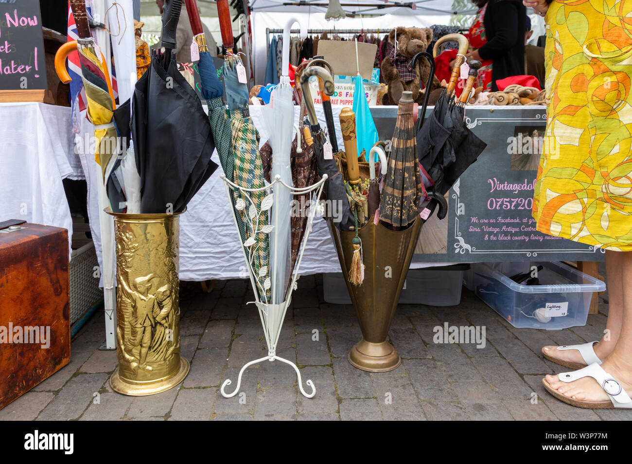 Brollie stand hi-res stock photography and images - Alamy