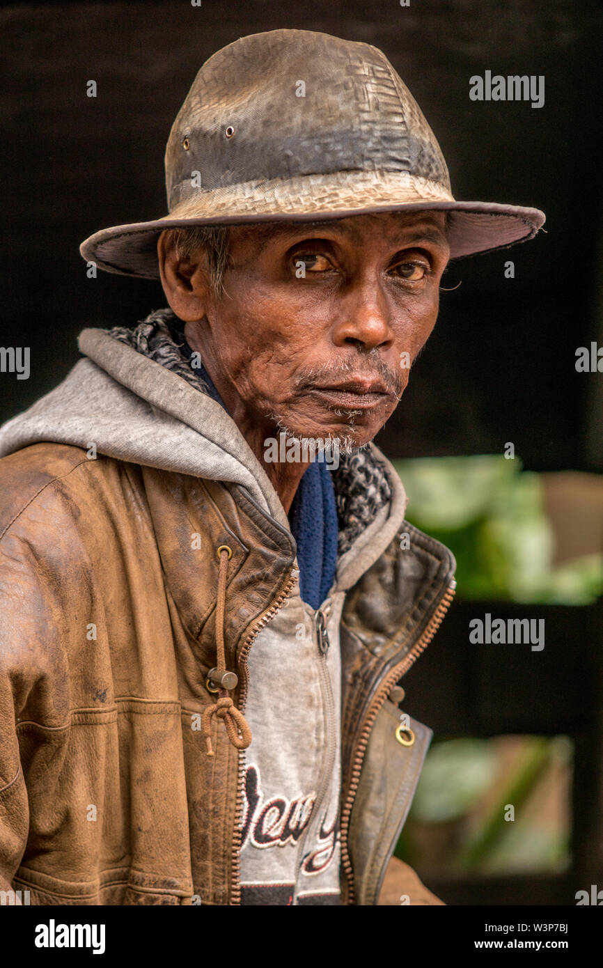 Old grandpa hi-res stock photography and images - Alamy