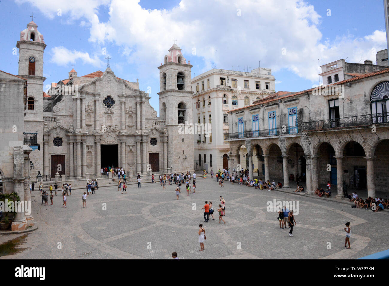 America, Caribbean, Cuba, Havana, La Habana Vieja, cathedral square ...