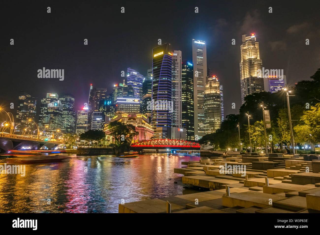 Singapore River and skyline at Raffles Place at night Stock Photo - Alamy