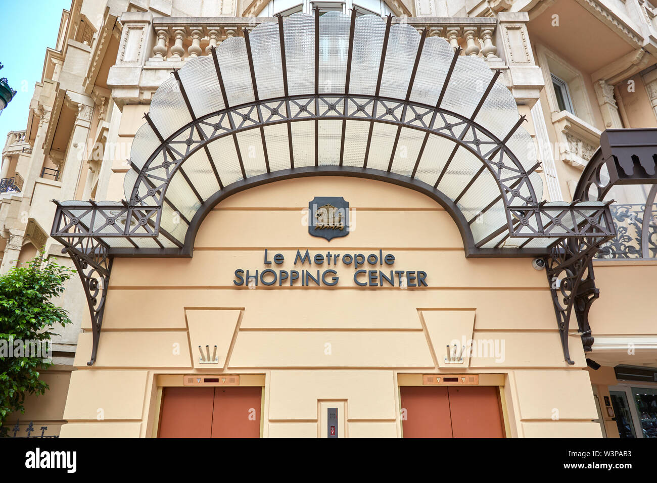 Le métropole shopping center hi-res stock photography and images - Alamy