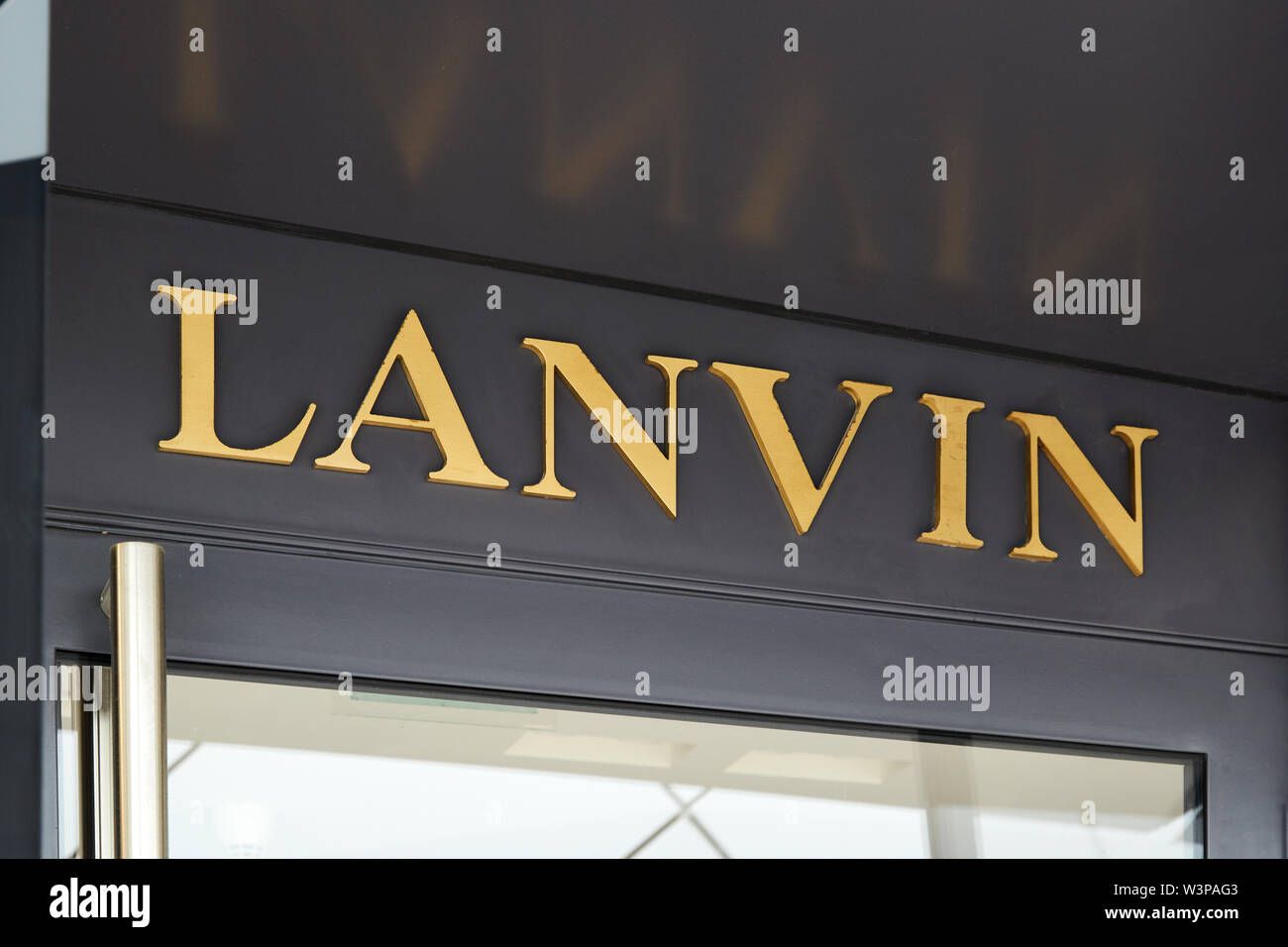 Lanvin store hi-res stock photography and images - Alamy