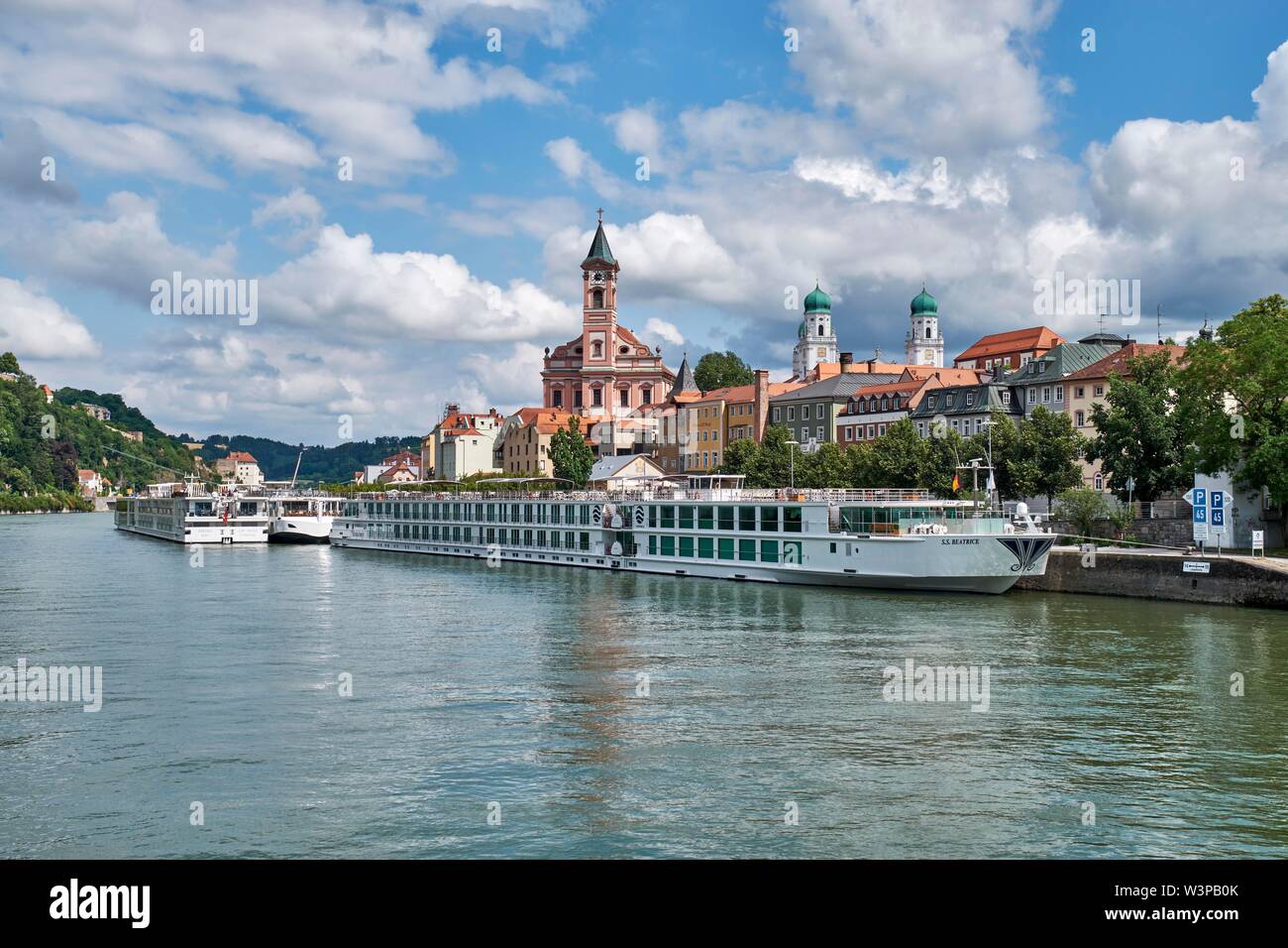 View over the Danube to a landing stage with river cruise ships, to the ...