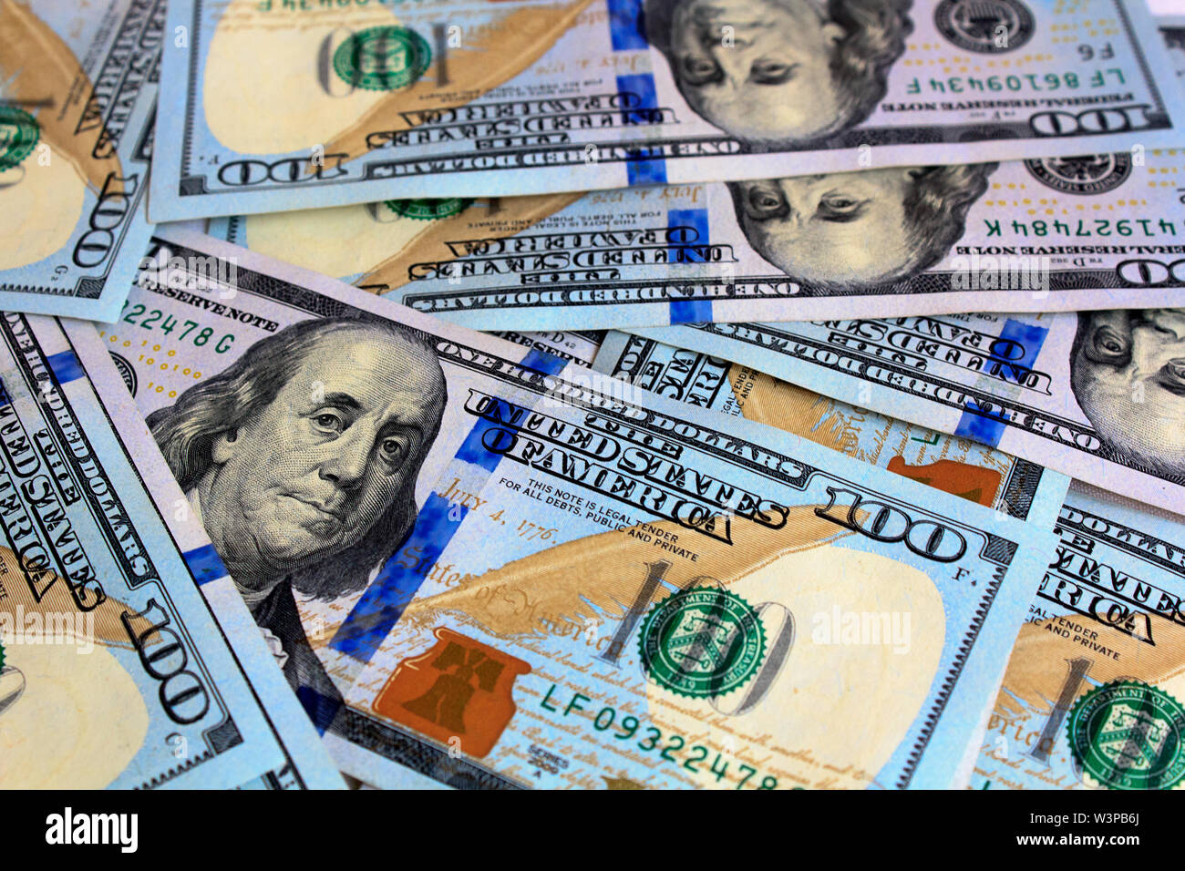 one hundred dollar bills in large quantities Stock Photo - Alamy