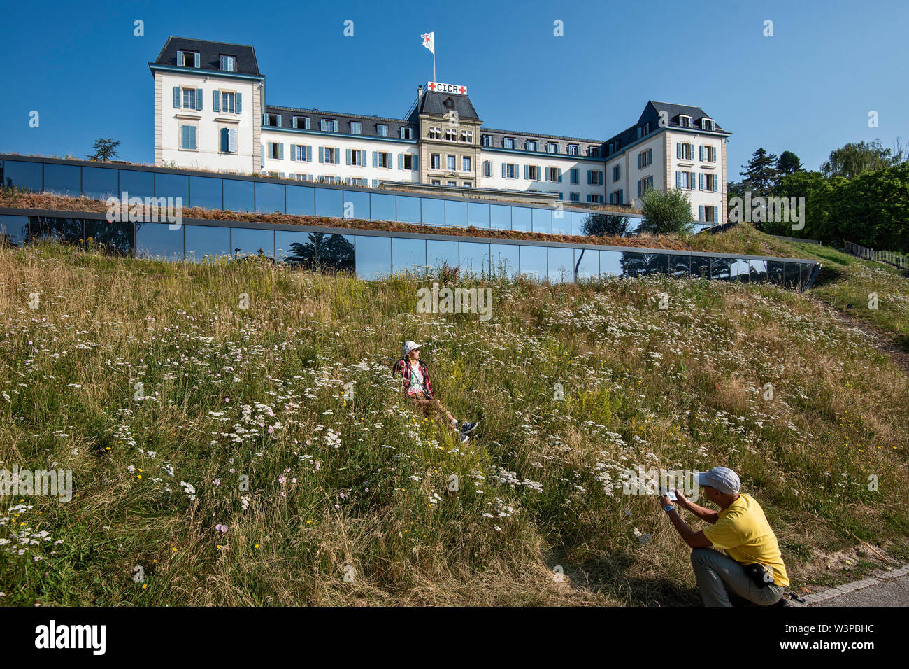 International red cross building hi-res stock photography and images ...
