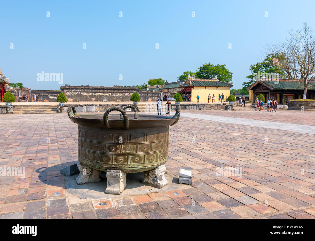 Cauldron Chinese High Resolution Stock Photography and Images - Alamy