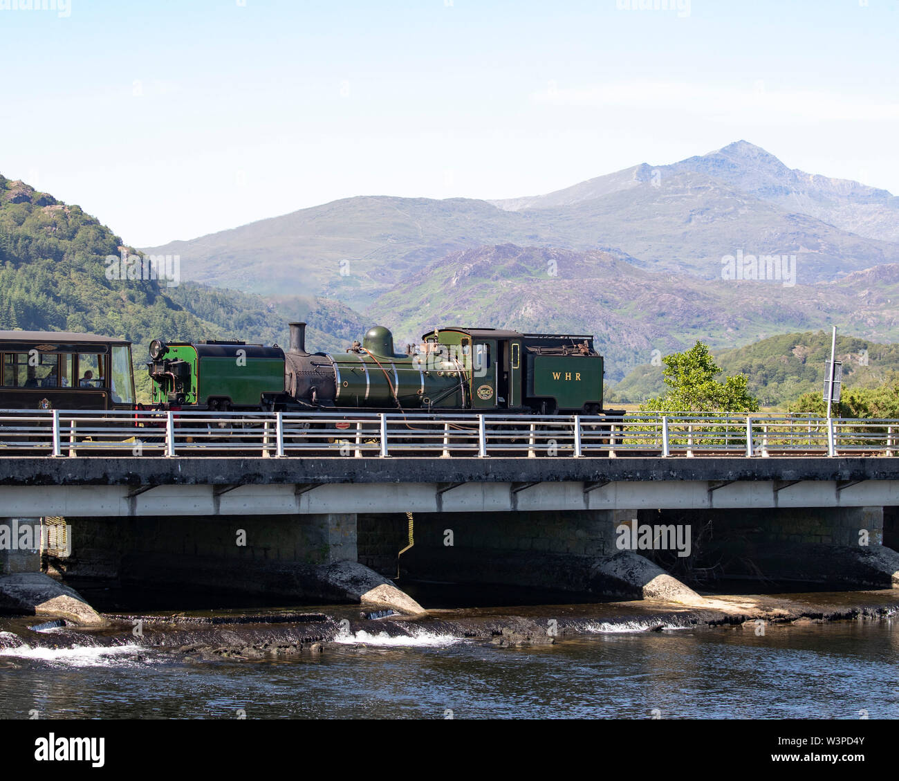 Pont croesor railway hi-res stock photography and images - Alamy