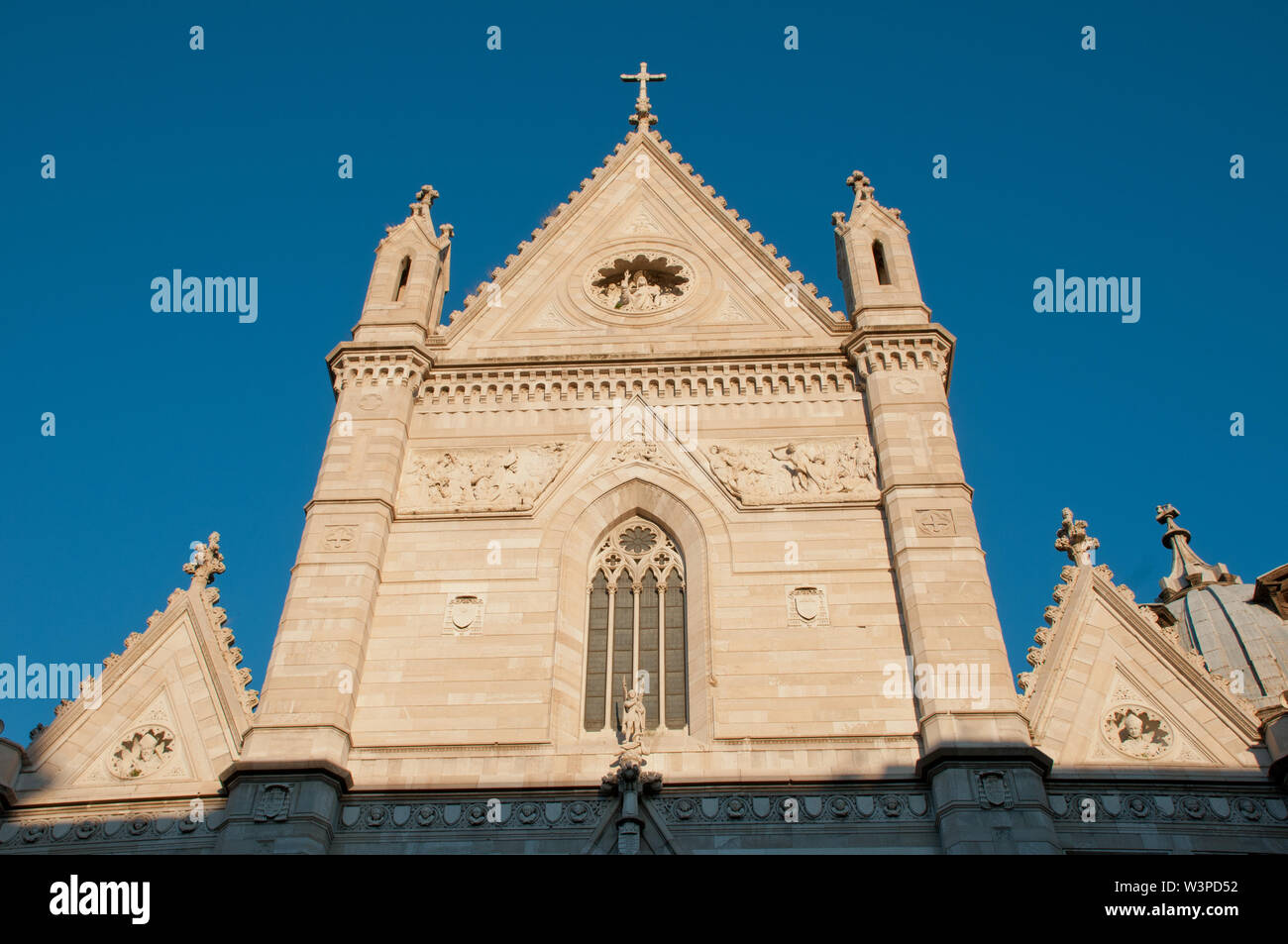 Duomo naples cathedral exterior hi-res stock photography and images - Alamy