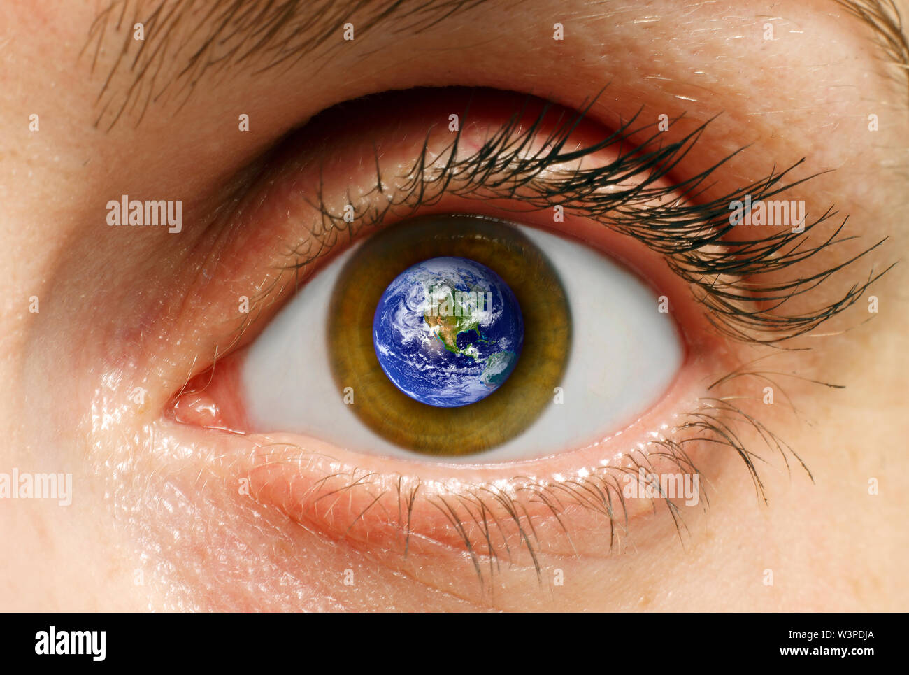Human eye with planet earth hi-res stock photography and images - Alamy