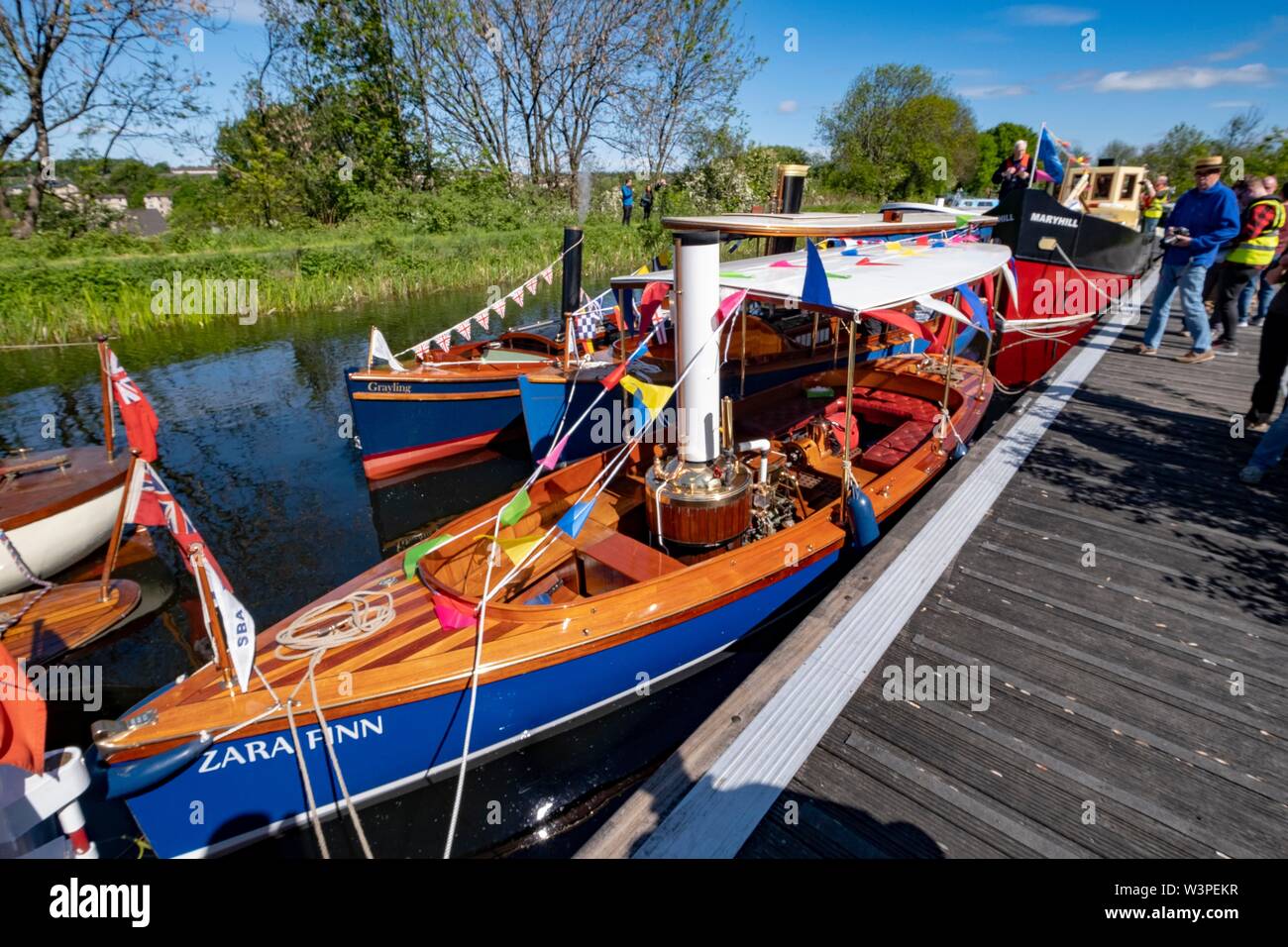 Rowing boats canoes hi-res stock photography and images - Alamy