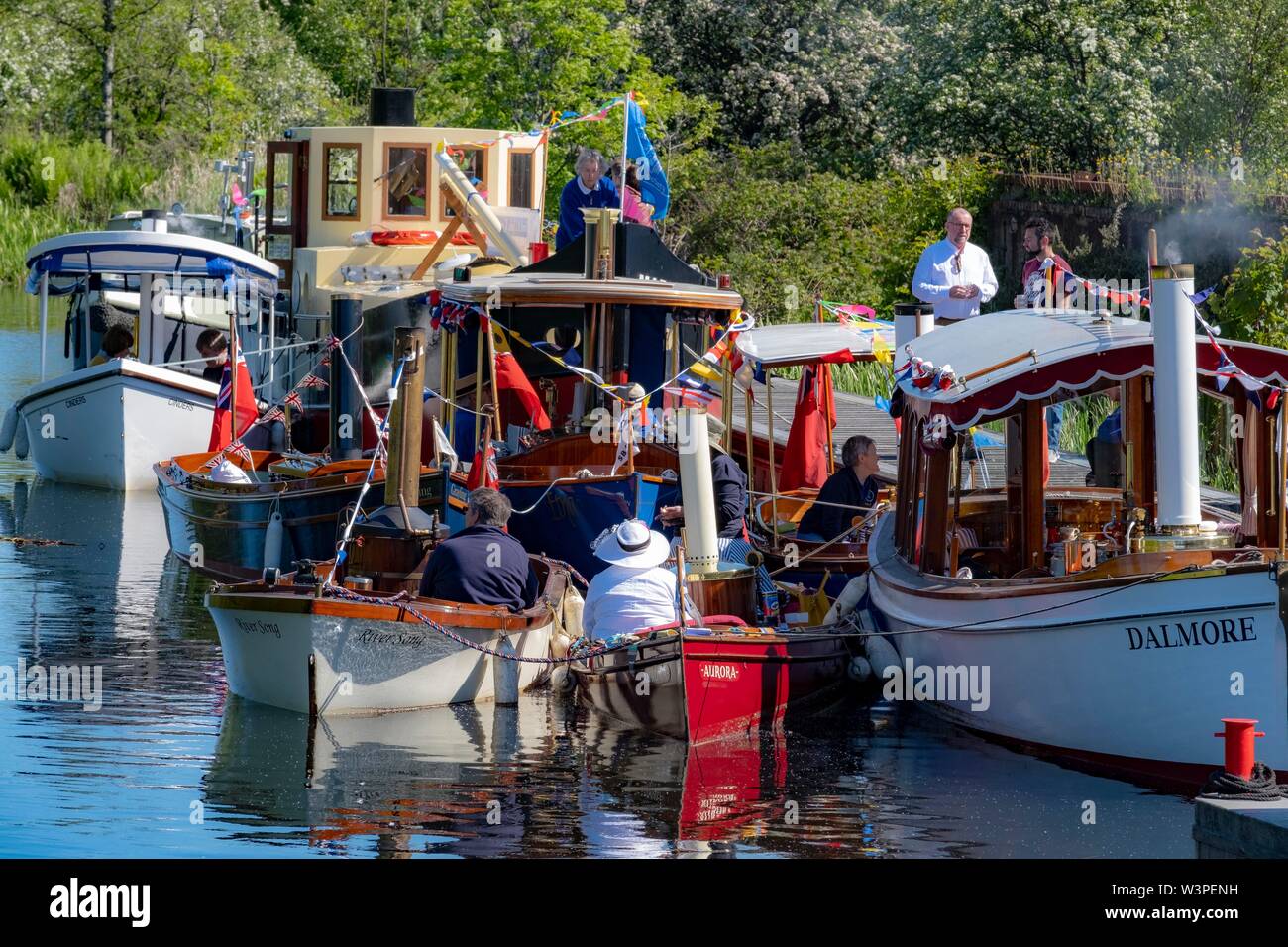 Boats, barges and canoes on Forth and Clyde Canal Stock Photo - Alamy