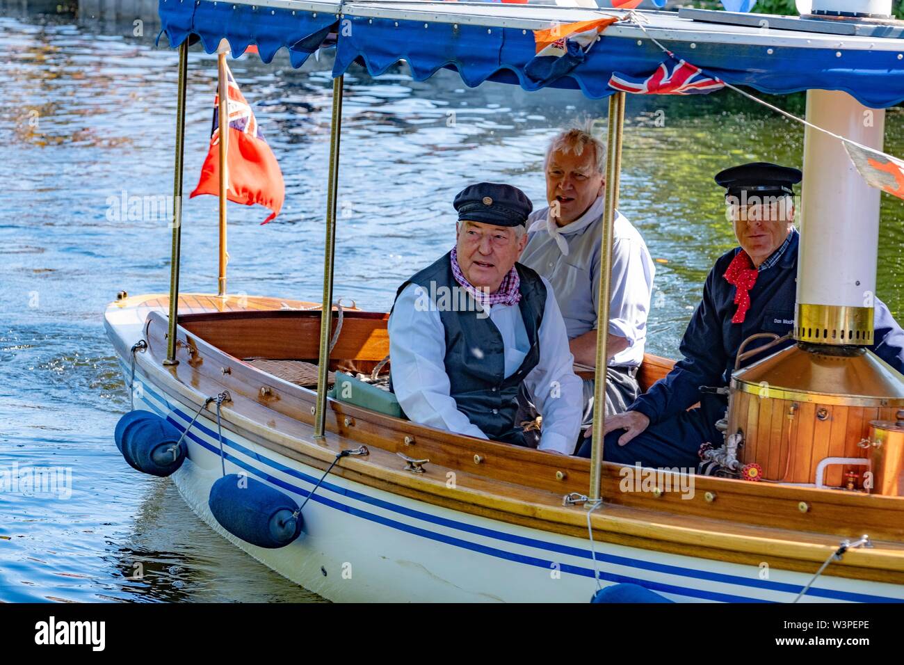 Boats, barges and canoes on Forth and Clyde Canal Stock Photo - Alamy