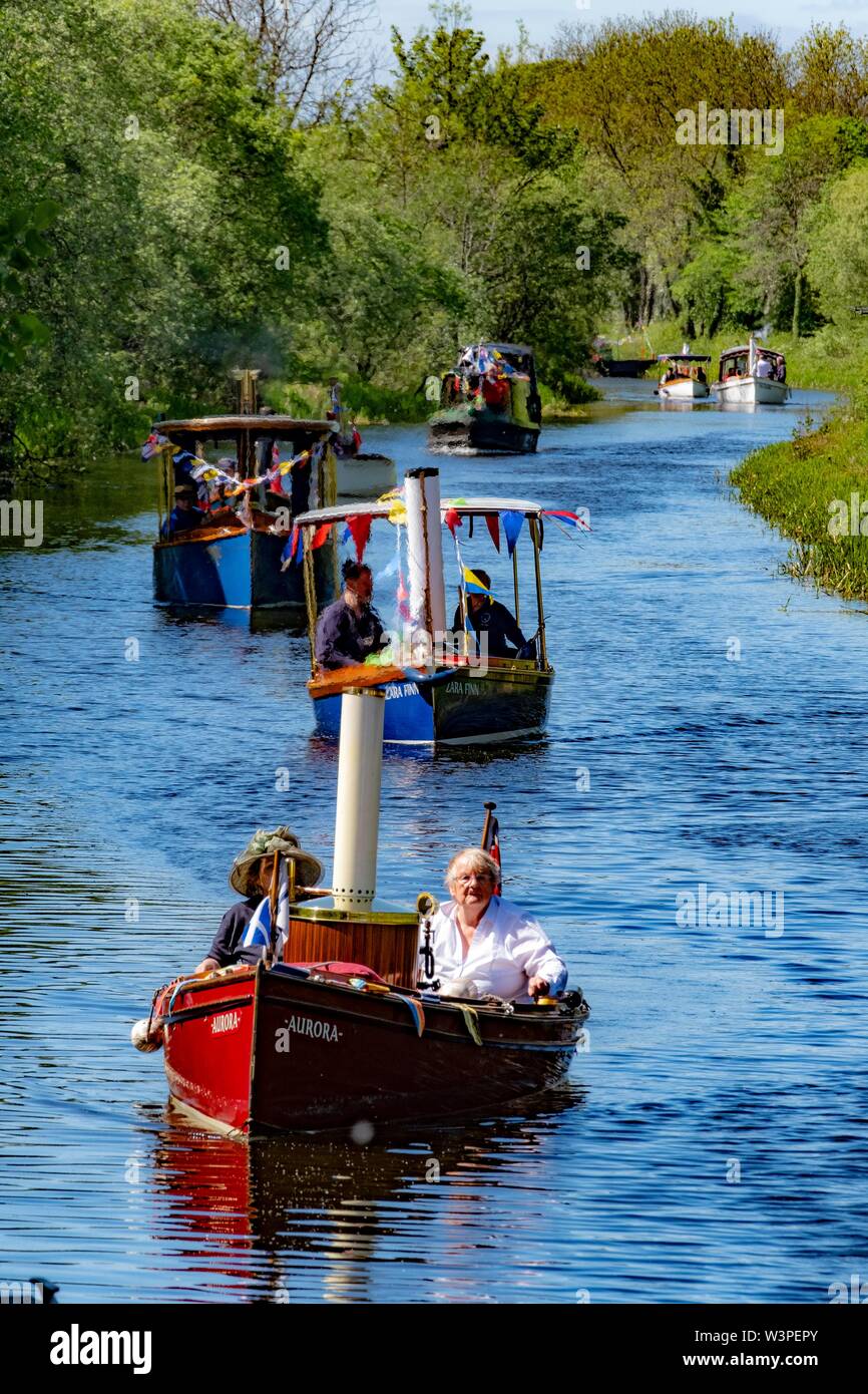 Boats, barges and canoes on Forth and Clyde Canal Stock Photo - Alamy