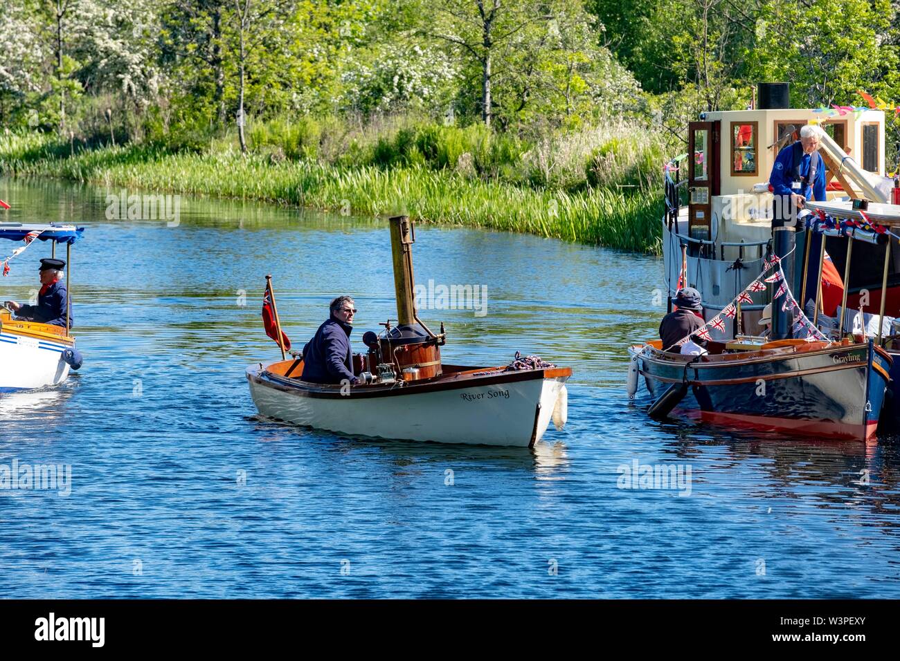 Boats, barges and canoes on Forth and Clyde Canal Stock Photo - Alamy