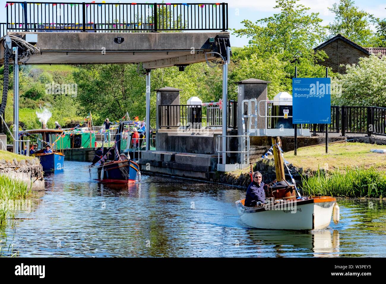 Boats, barges and canoes on Forth and Clyde Canal Stock Photo - Alamy