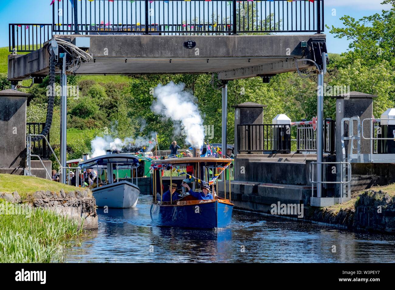 Boats, barges and canoes on Forth and Clyde Canal Stock Photo - Alamy