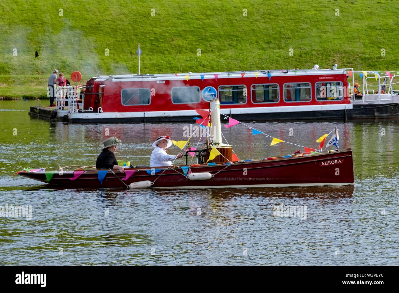Boats, barges and canoes on Forth and Clyde Canal Stock Photo - Alamy