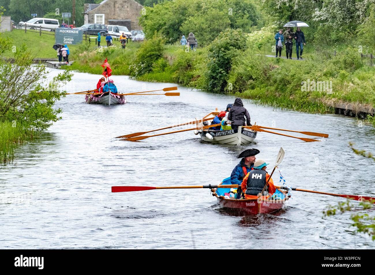 Boats, barges and canoes on Forth and Clyde Canal Stock Photo - Alamy