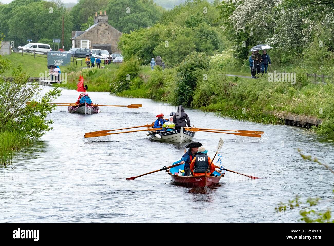 Boats, barges and canoes on Forth and Clyde Canal Stock Photo - Alamy