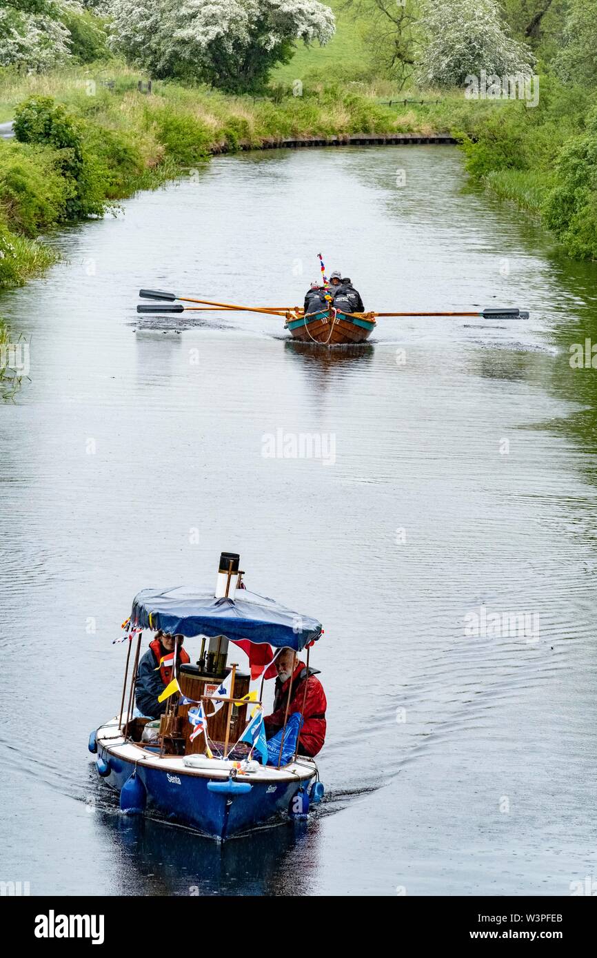 Boats, barges and canoes on Forth and Clyde Canal Stock Photo - Alamy