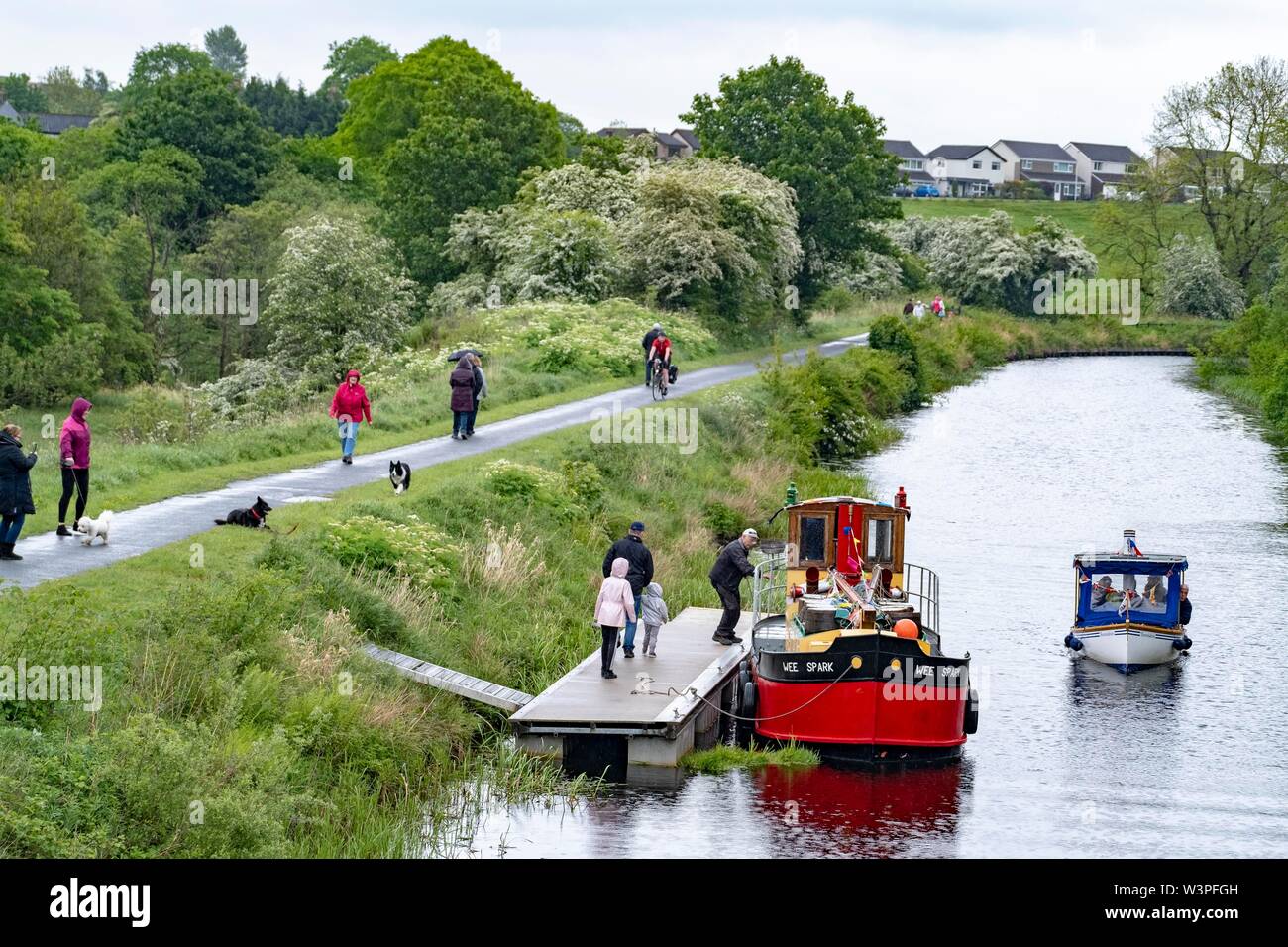 Boats, barges and canoes on Forth and Clyde Canal Stock Photo - Alamy