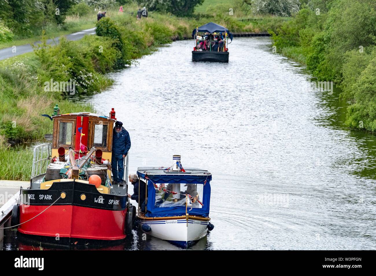 Boats, barges and canoes on Forth and Clyde Canal Stock Photo - Alamy