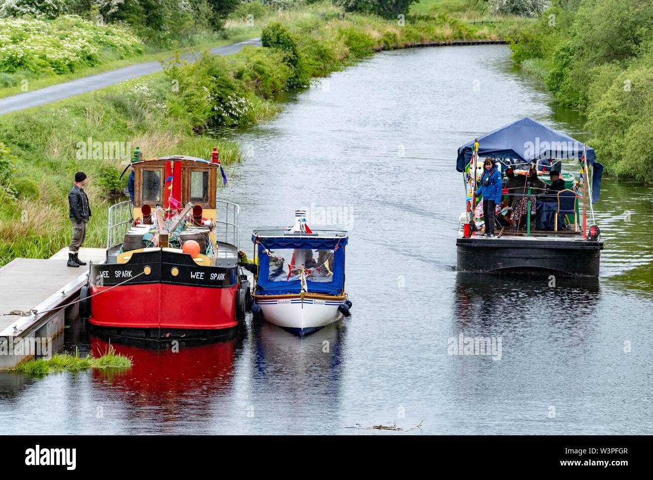 Boats, barges and canoes on Forth and Clyde Canal Stock Photo - Alamy