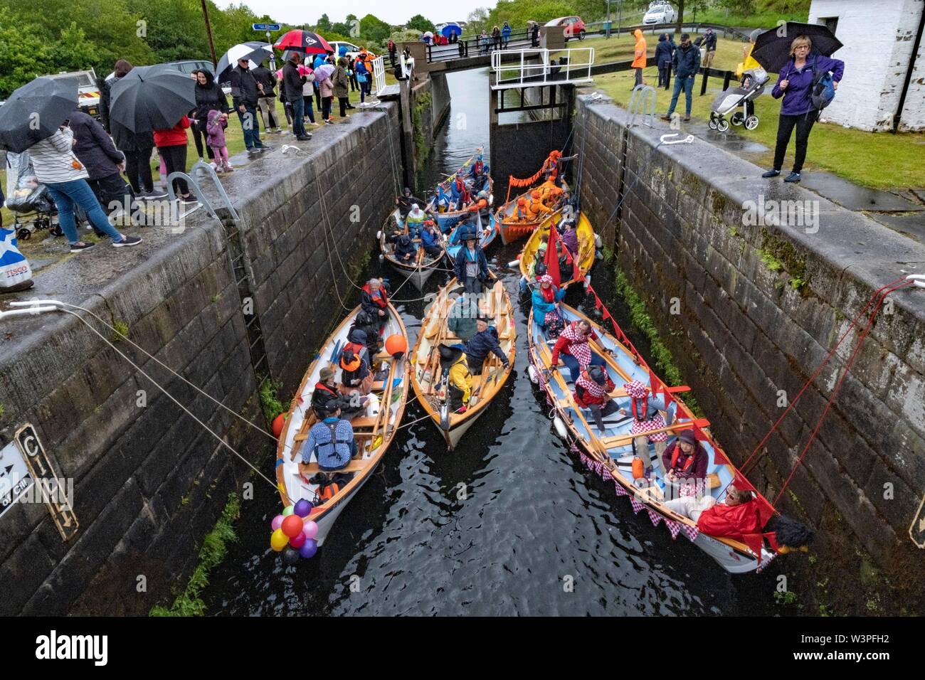 Boats, barges and canoes on Forth and Clyde Canal Stock Photo - Alamy