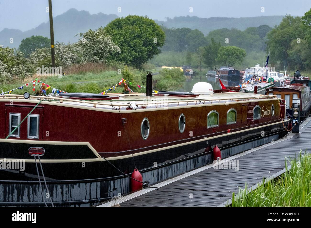 Boats, barges and canoes on Forth and Clyde Canal Stock Photo - Alamy
