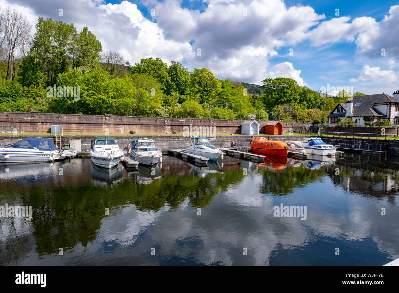 Boats, barges and canoes on Forth and Clyde Canal Stock Photo - Alamy