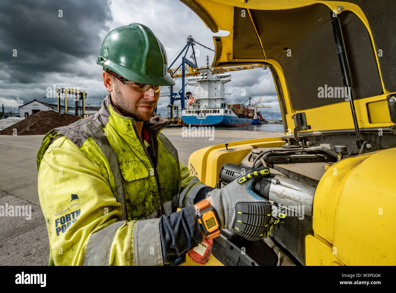 Skilled workers using power tools Stock Photo - Alamy
