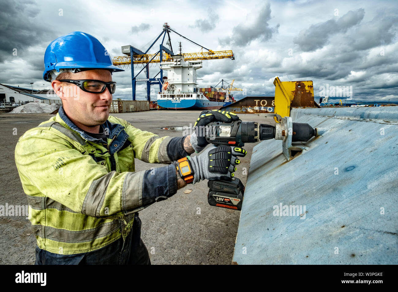 Skilled workers using power tools Stock Photo - Alamy