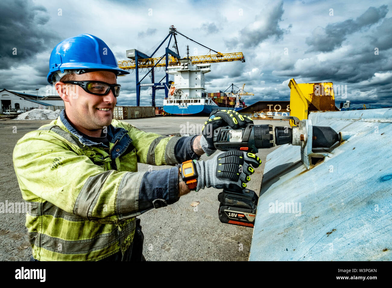 Industrial docks hi hi-res stock photography and images - Alamy