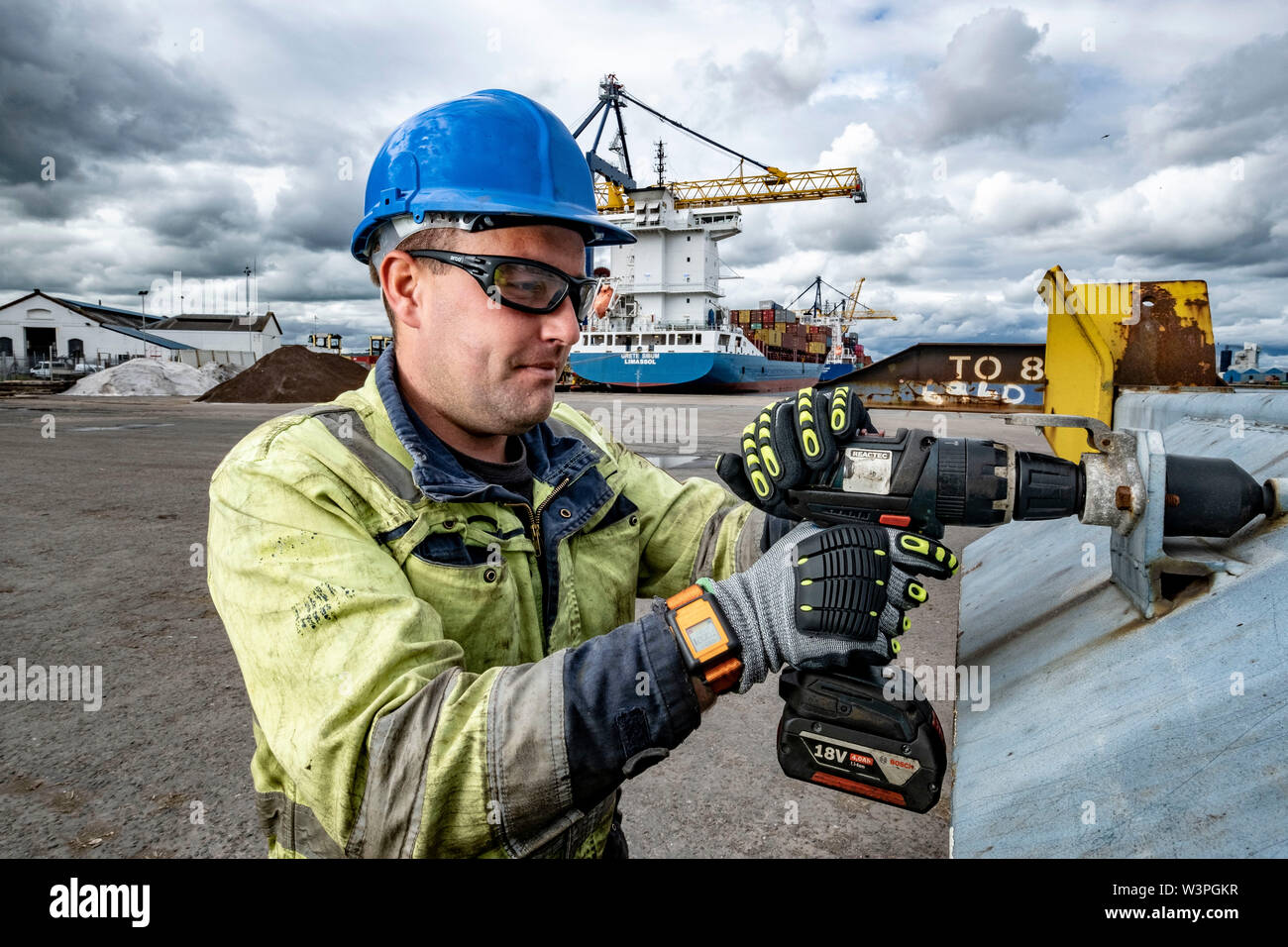 Skilled workers using power tools Stock Photo - Alamy