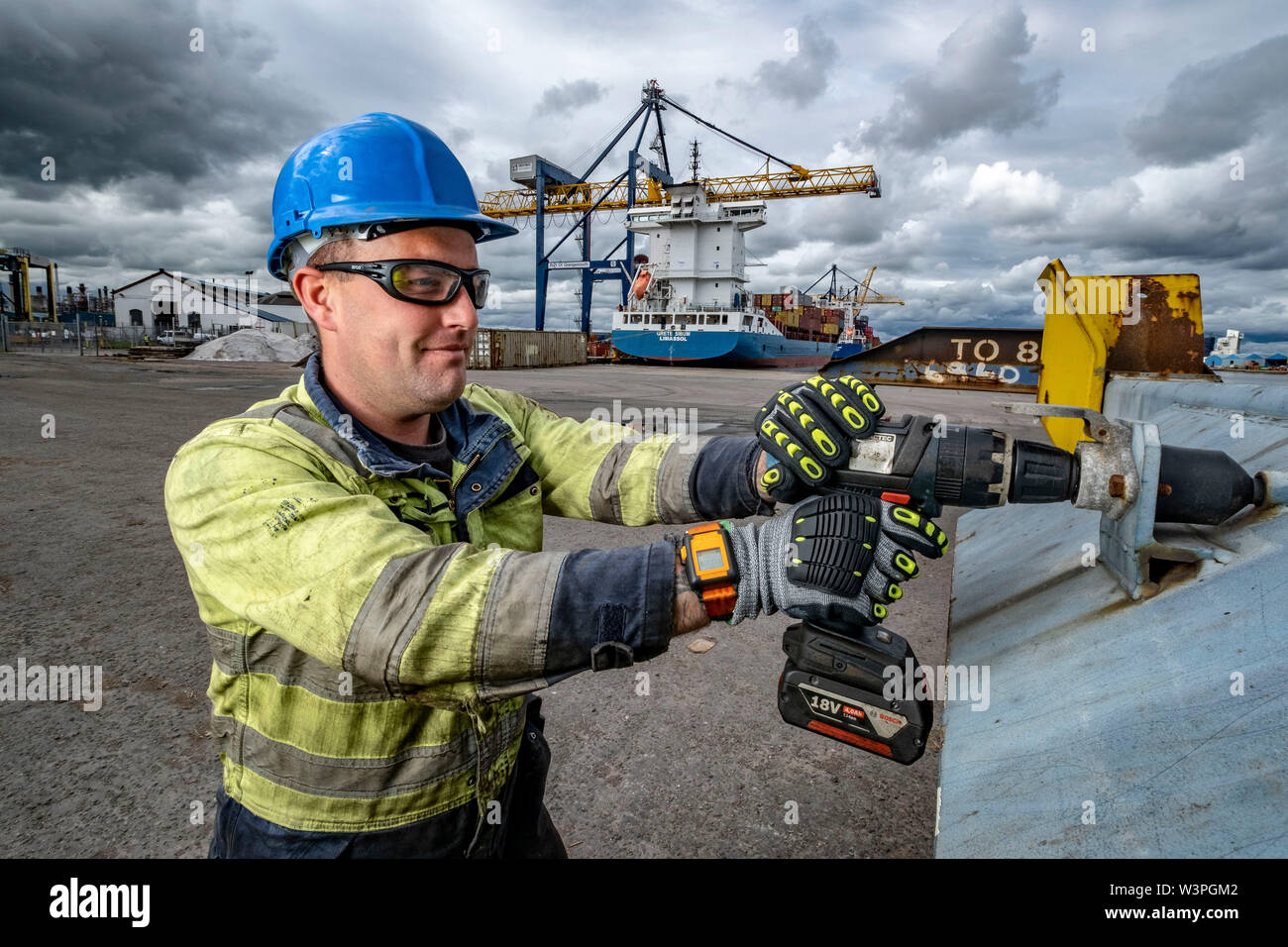 Skilled workers using power tools Stock Photo - Alamy
