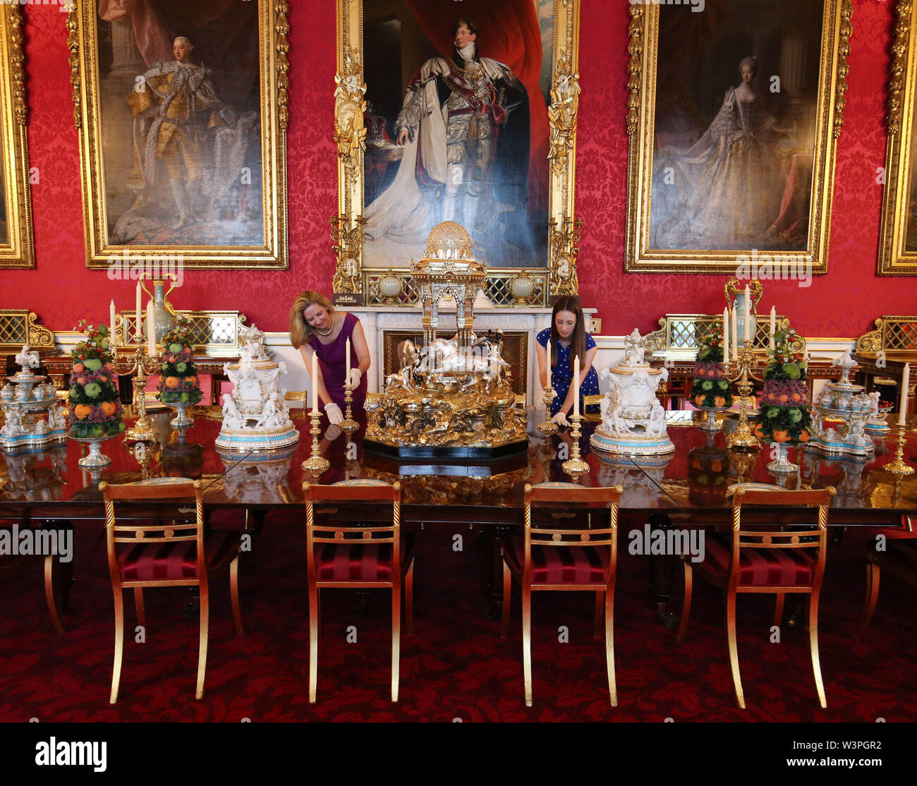Buckingham palace queen victoria dinner hi-res stock photography and ...