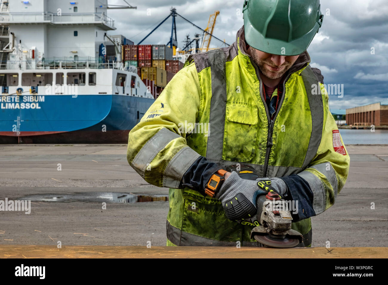 Industrial docks hi hi-res stock photography and images - Alamy