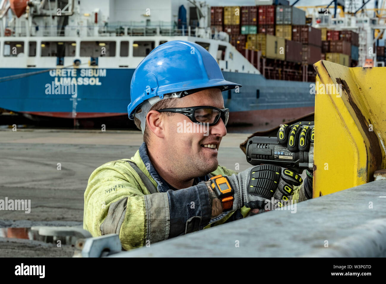 Skilled workers using power tools Stock Photo - Alamy