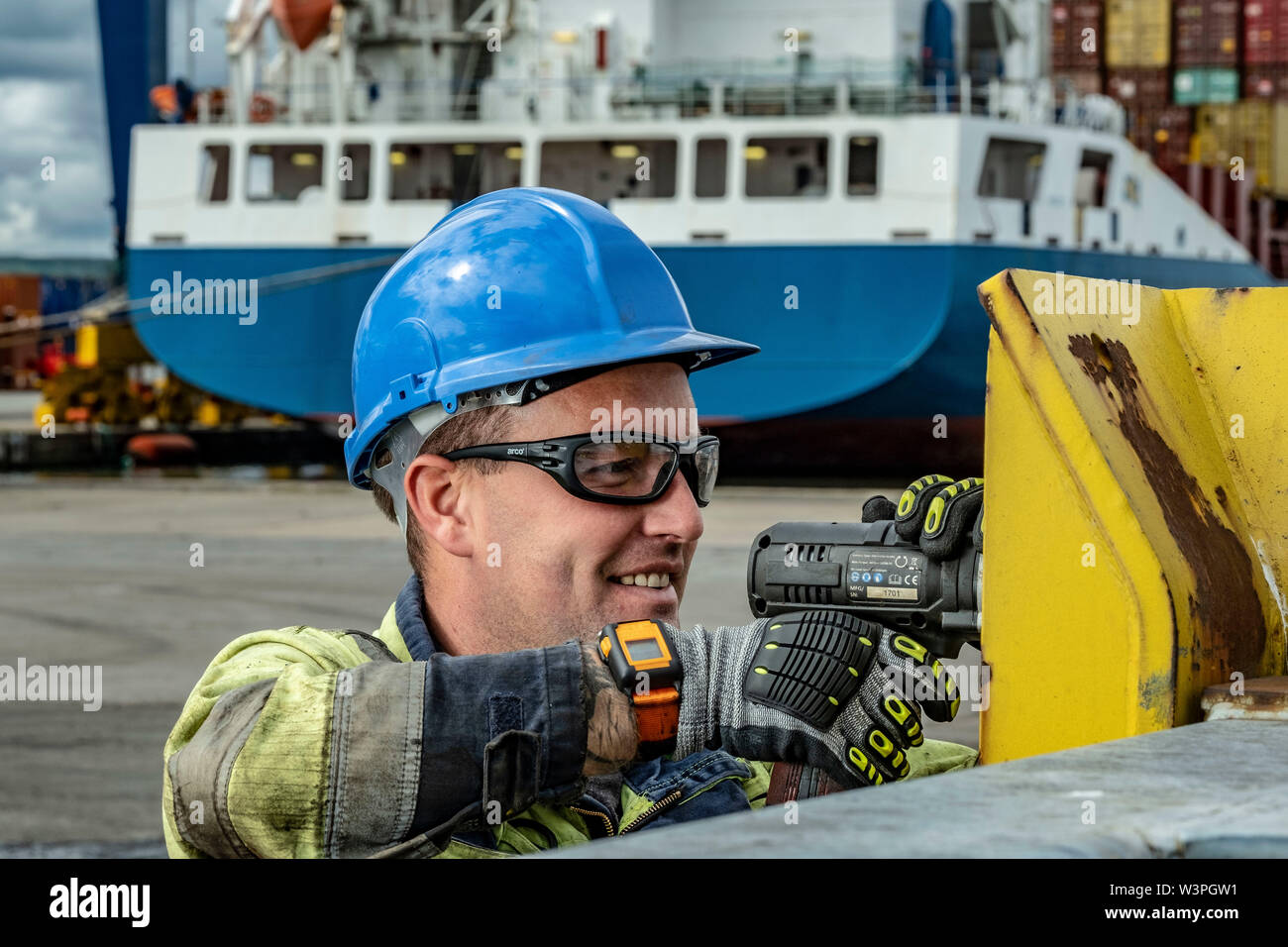 Skilled workers using power tools Stock Photo - Alamy