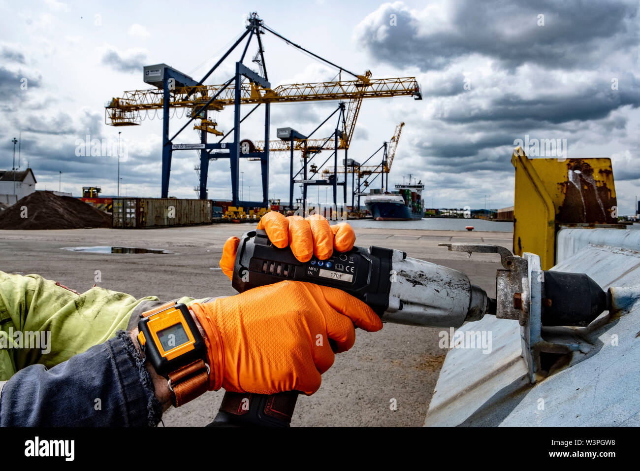 Skilled workers using power tools Stock Photo - Alamy