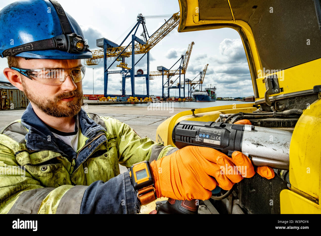 Skilled workers using power tools Stock Photo - Alamy