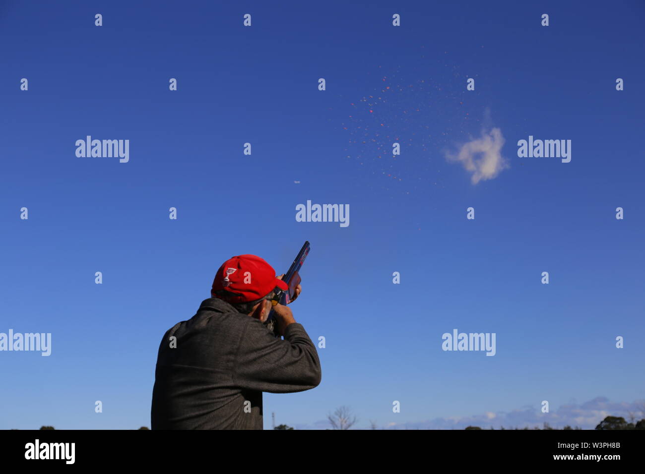 Skeet shooting hi-res stock photography and images - Alamy