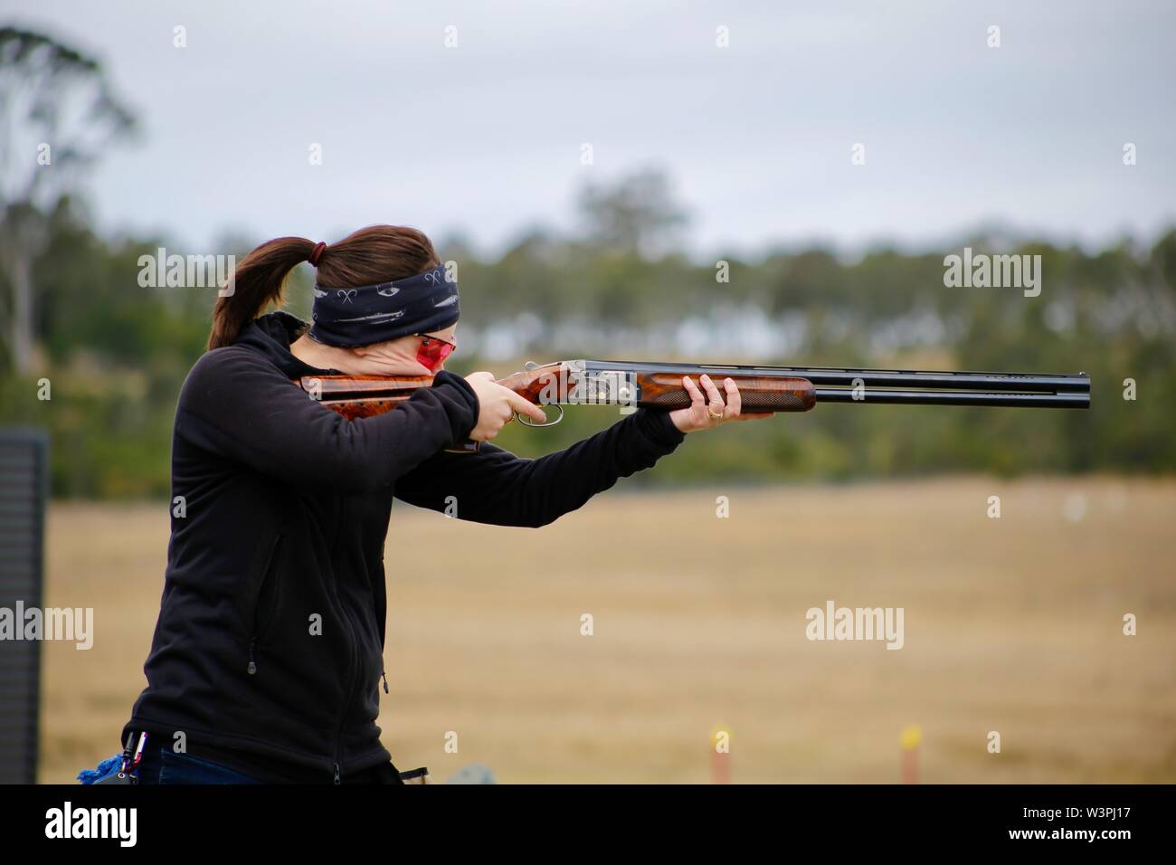Female skeet shooter hi-res stock photography and images - Alamy