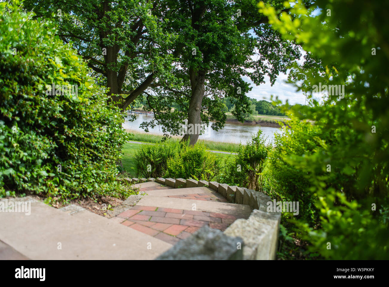 A photo safari through the Knoops Park in Bremen on the river Lesum ...