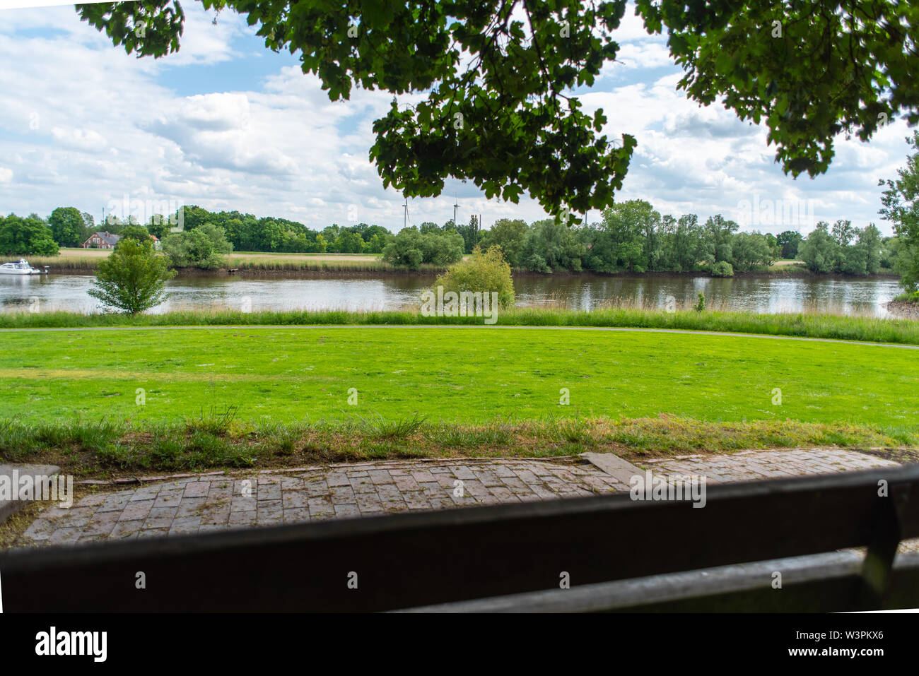 A photo safari through the Knoops Park in Bremen on the river Lesum ...