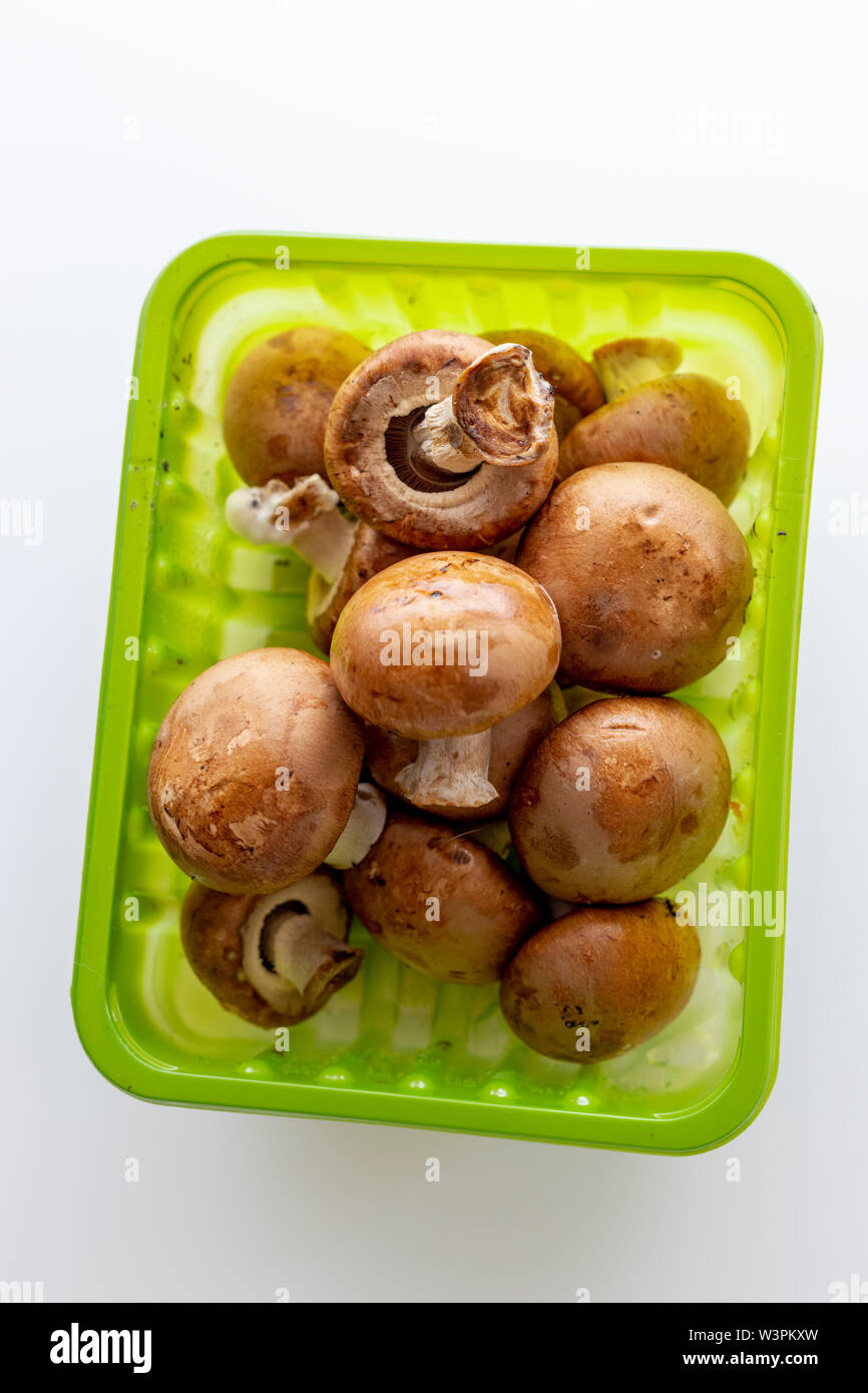 Punnet of mushrooms hi-res stock photography and images - Alamy