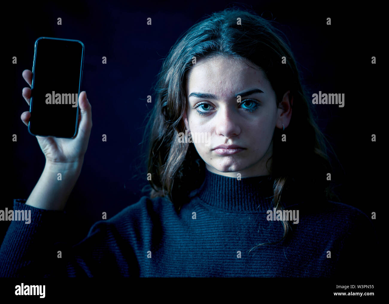 Dangers of social media hi-res stock photography and images - Alamy