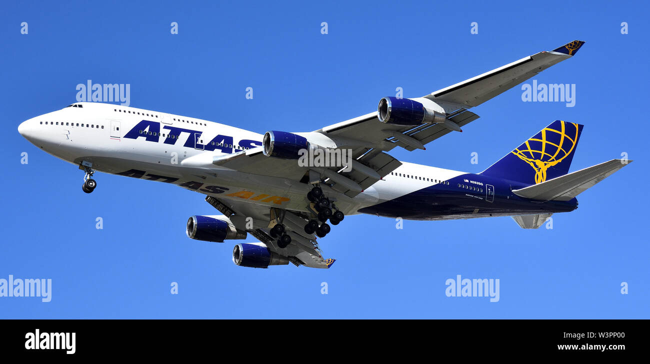 Boeing 747-400 N263SG of Atlas Air, on approach to Perth Airport ...