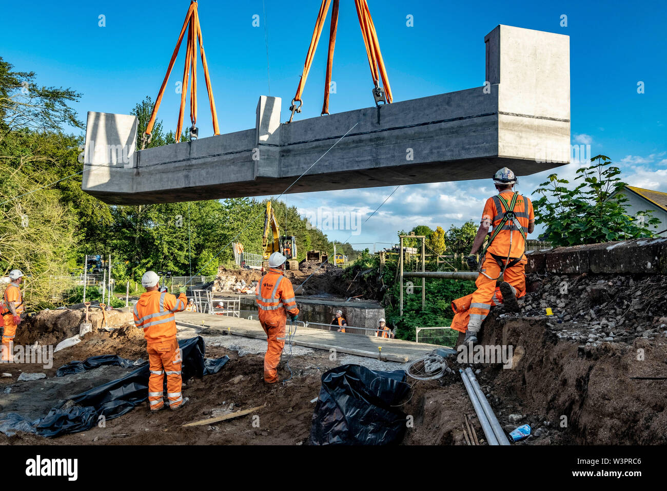 Crane rail track hi-res stock photography and images - Alamy