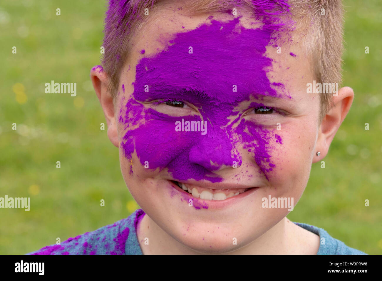 Paint battle with corn flour paint Stock Photo - Alamy